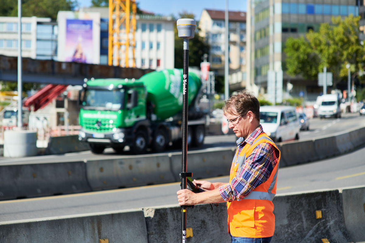 Trimble R12 Is Designed For Challenging Environments Spar 3d